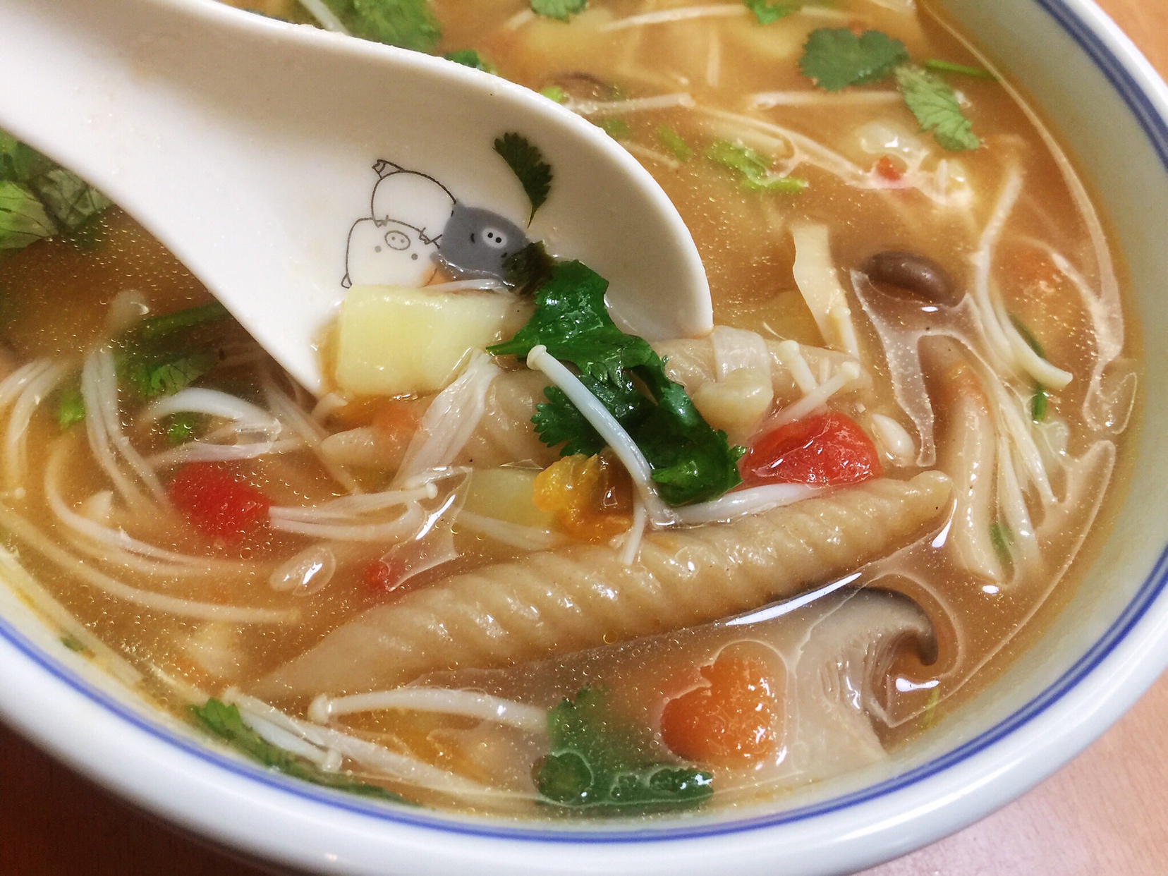Shanxi's special food "Lamb Noodles, Fish and Fish" soup is delicious ...