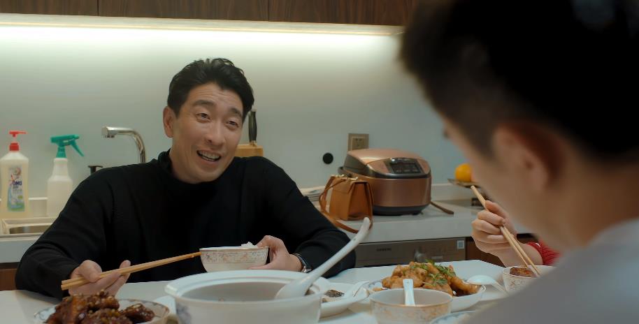 Sentence: Looking for Marathon to be the peacemaker, Qi Heng's head is ...