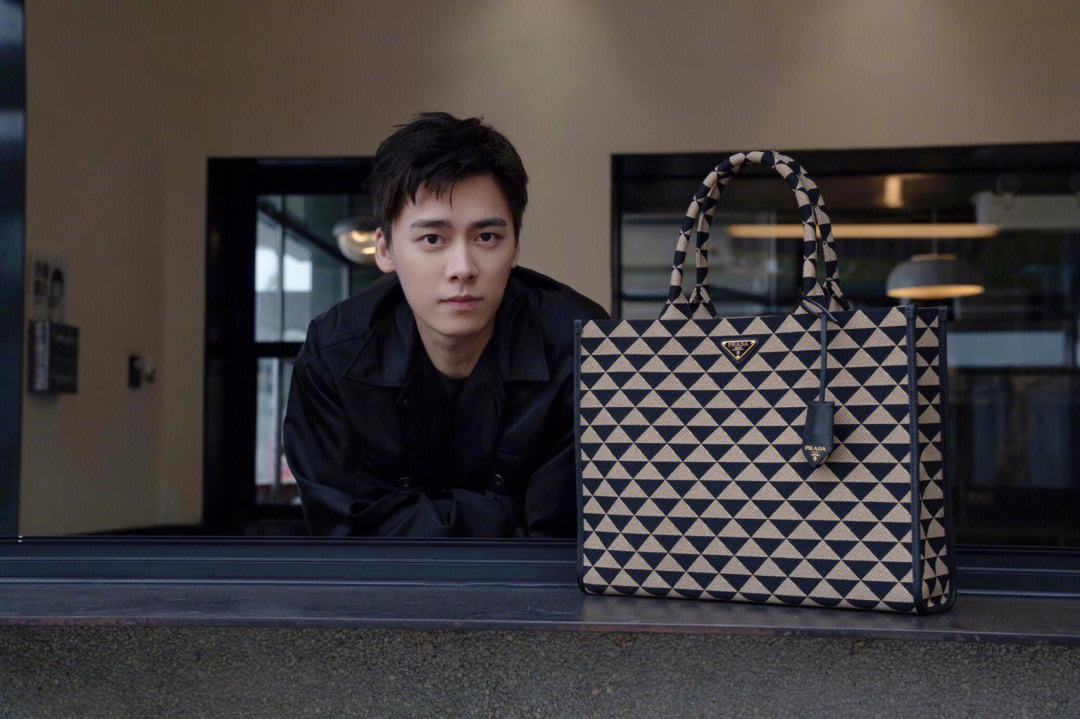 After Li Yifeng retired from the circle, the recent situation was ...