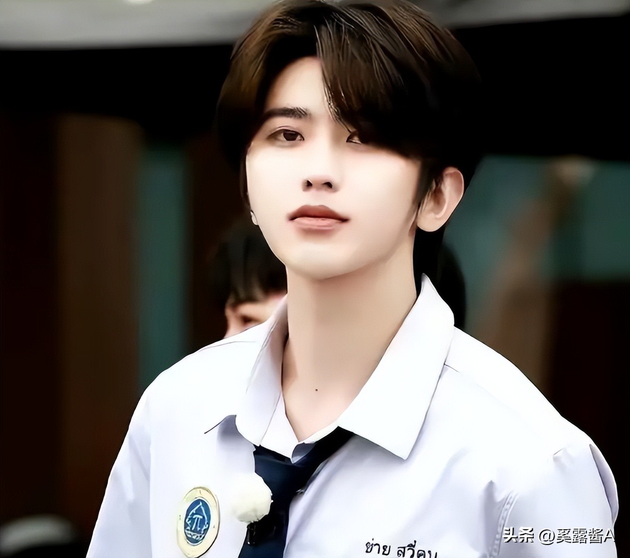 What is the meaning behind the traffic star falling to the altar? - iNEWS