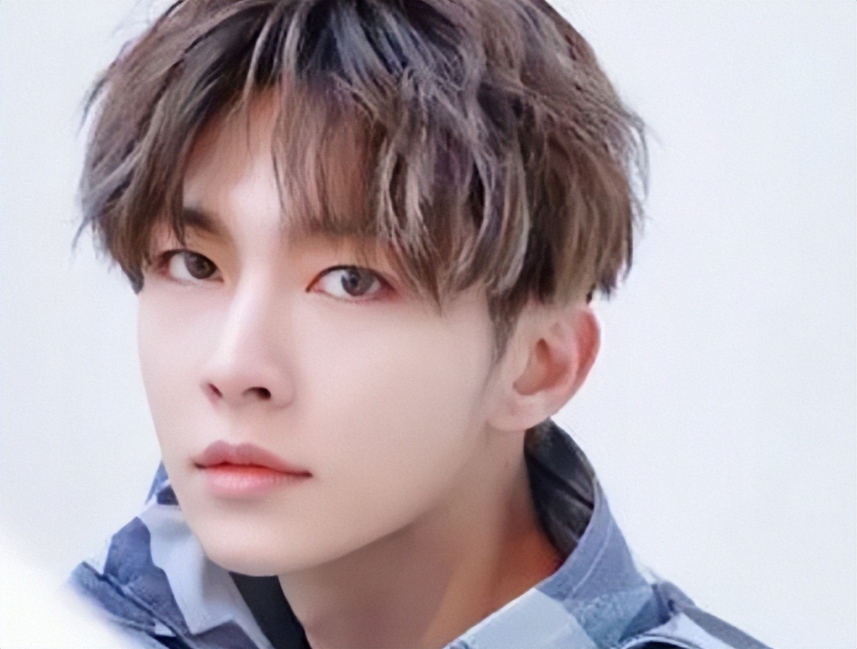 Black stuff keeps coming!Yan Yalun donated his unsalable picture album ...