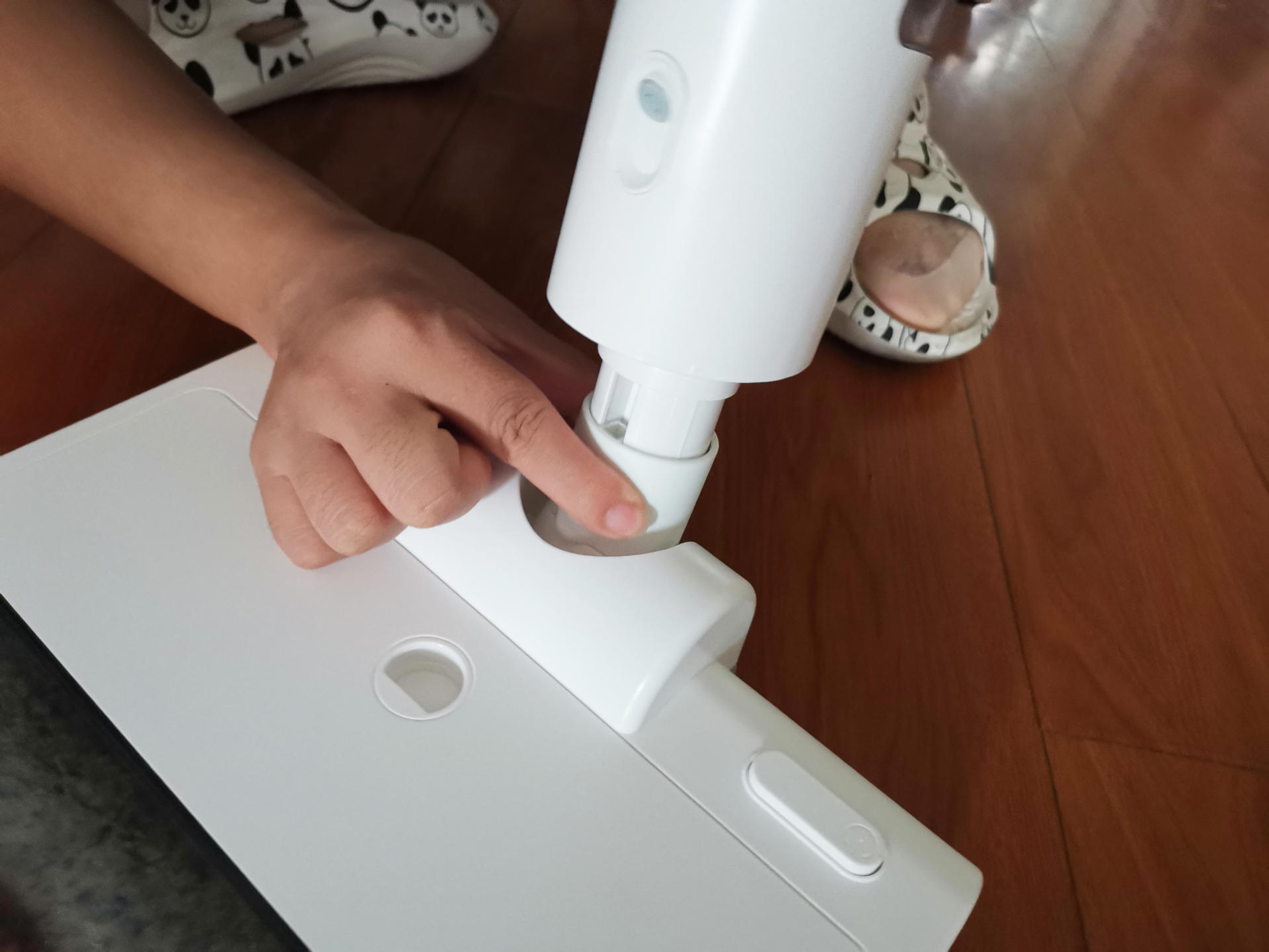 Who says you have to bend over to sweep the floor?JETWAVE Handheld ...