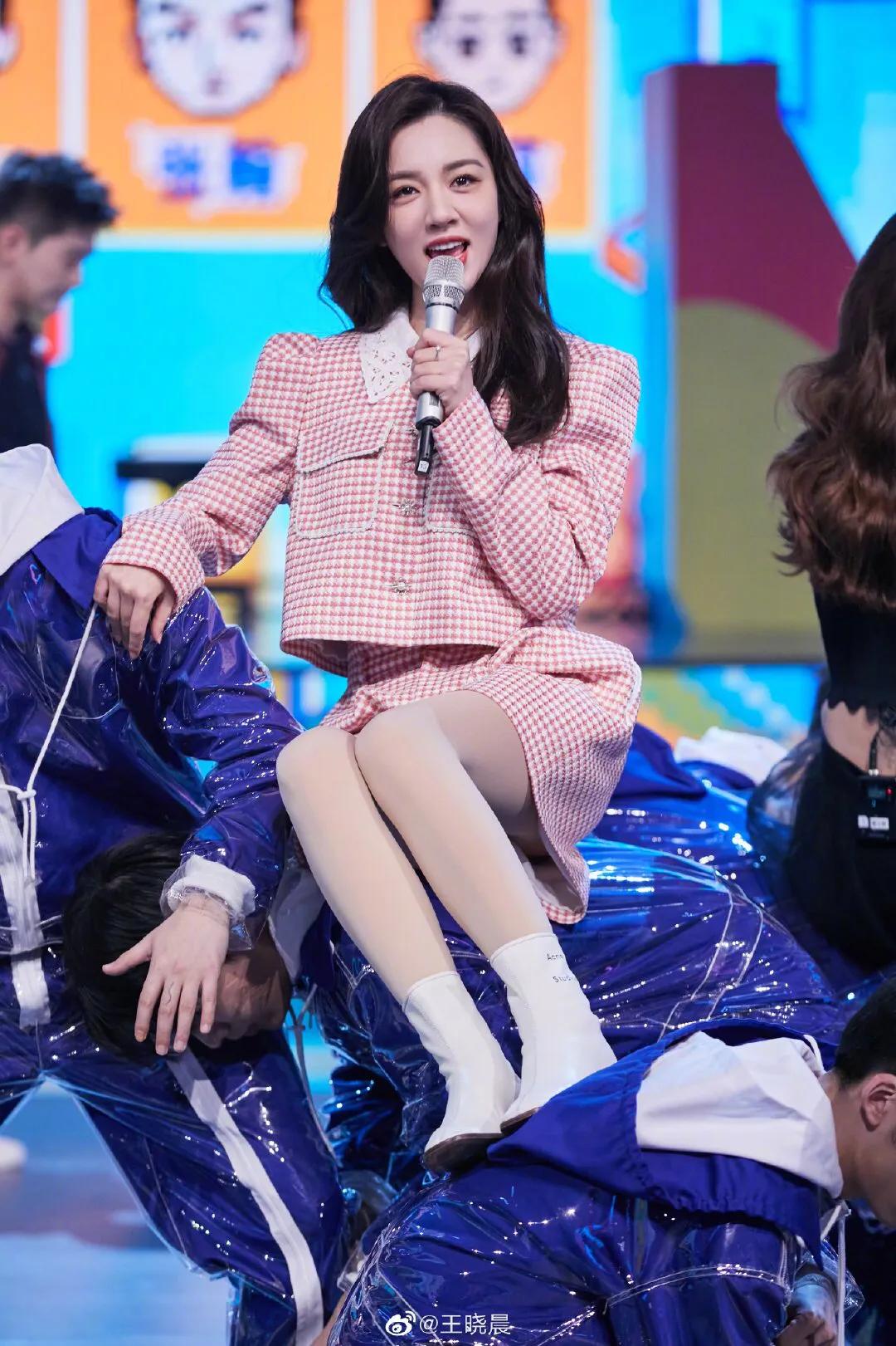 Wang Xiaochen attended the event, young and beautiful, and her ...