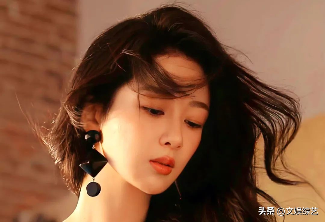 Yang Zi and Song Qian had a private date and dinner, two beauties were ...