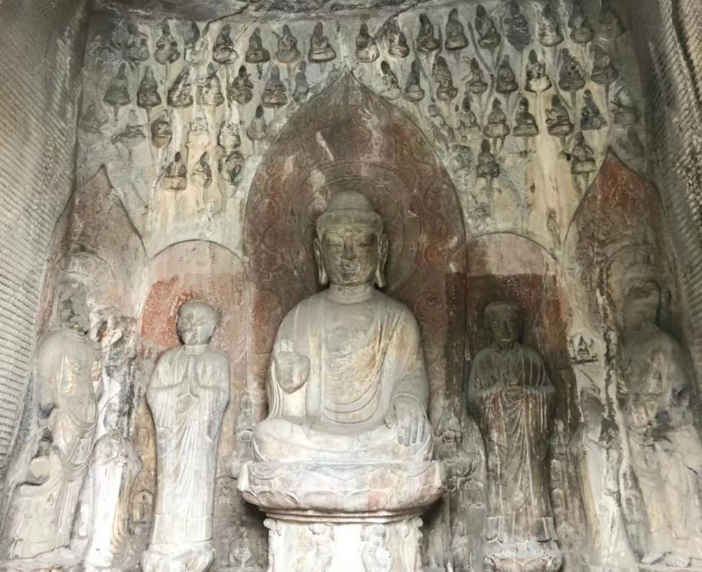 Exploring the peak of stone carving art, looking for a gaze spanning ...