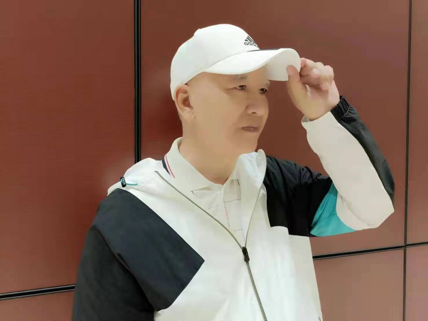 Profile of Taiwanese singer Chen Zhiming, his masterpiece "Please Wait ...