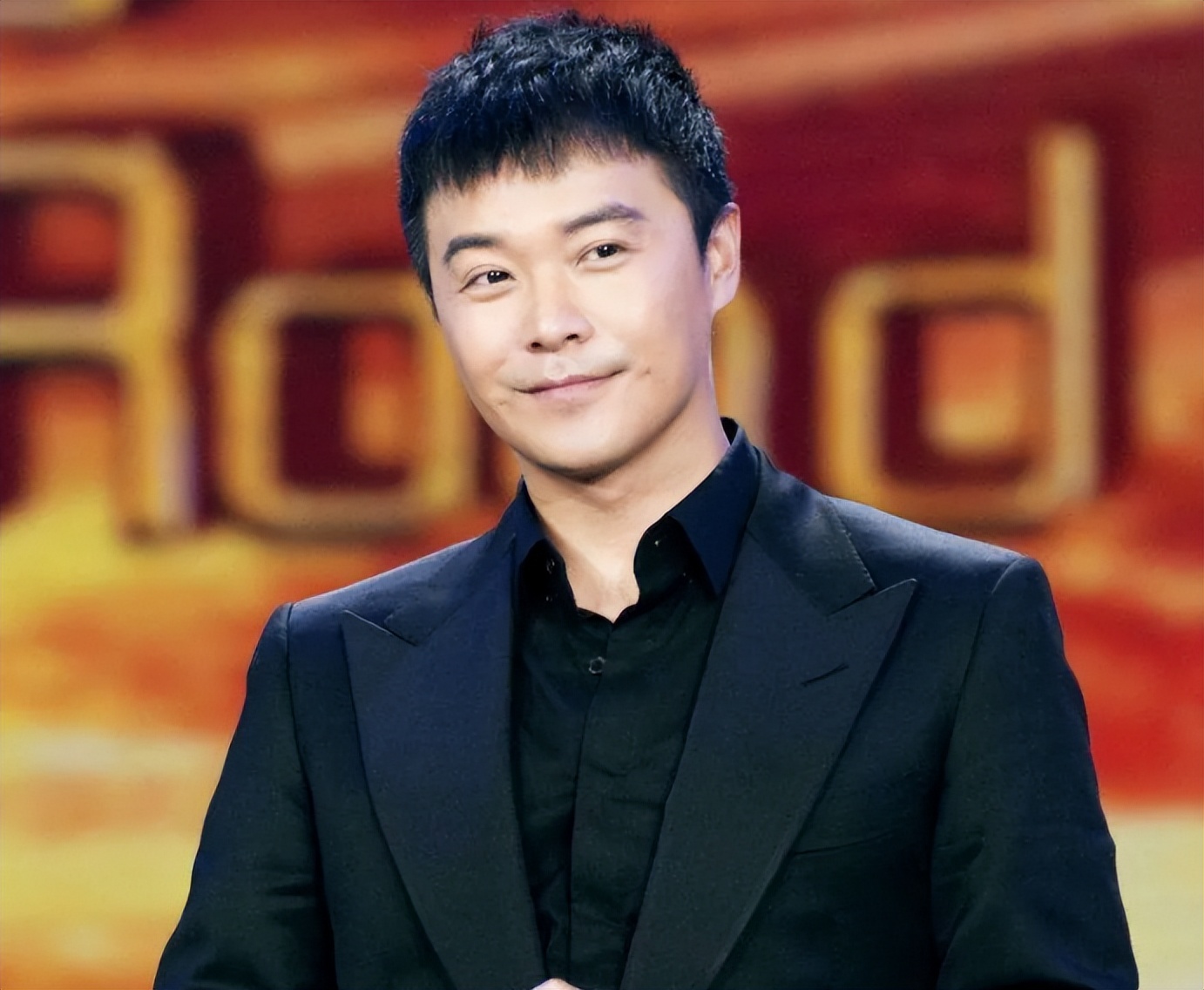 The entertainment industry produces big melons every day. 44-year-old ...