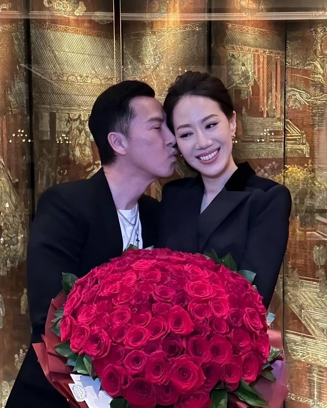 60-year-old Guan Zhilin Lu Liangwei looks like the peak of her appearance in the same frame, 58 ...