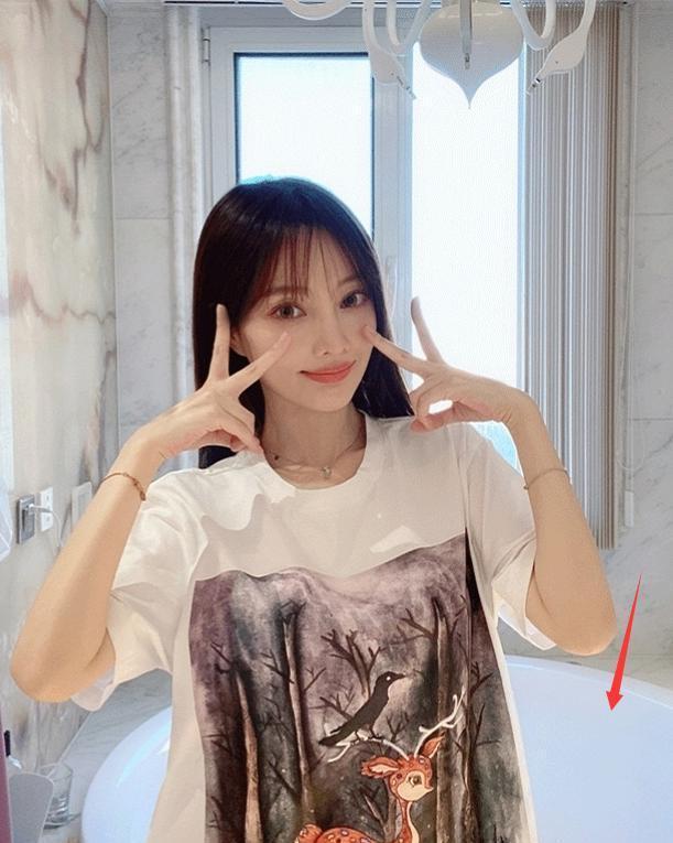 After the divorce, she let herself go, the red apricot cheated on her ...