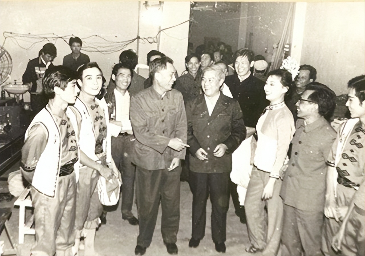 In 1988, Wang Guangmei visited Lin Ruo but was rejected. She went alone ...