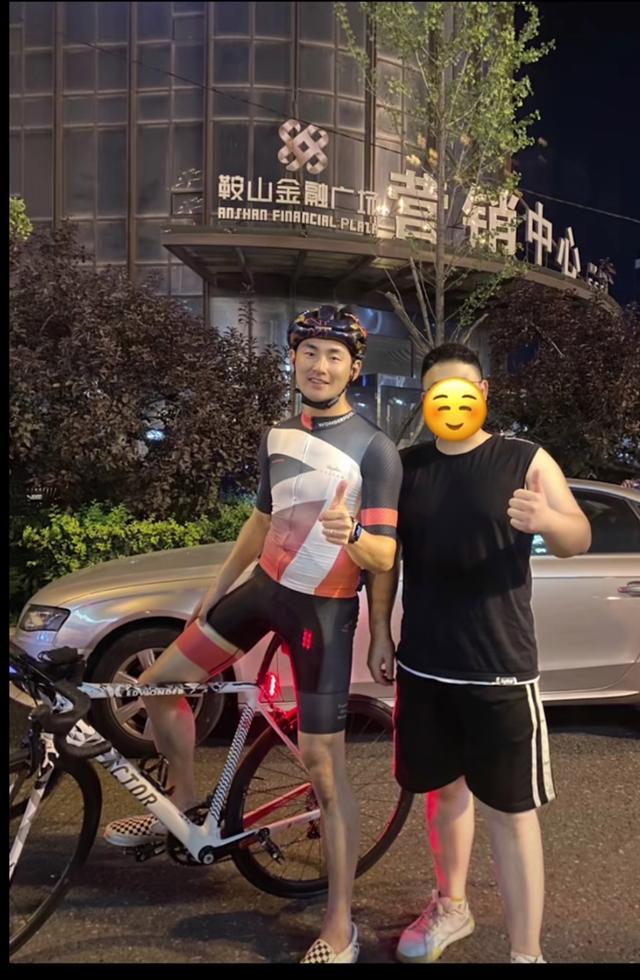 Celebrity riding outrageous thing! Peng Yuyan held a fan meeting, Wang ...