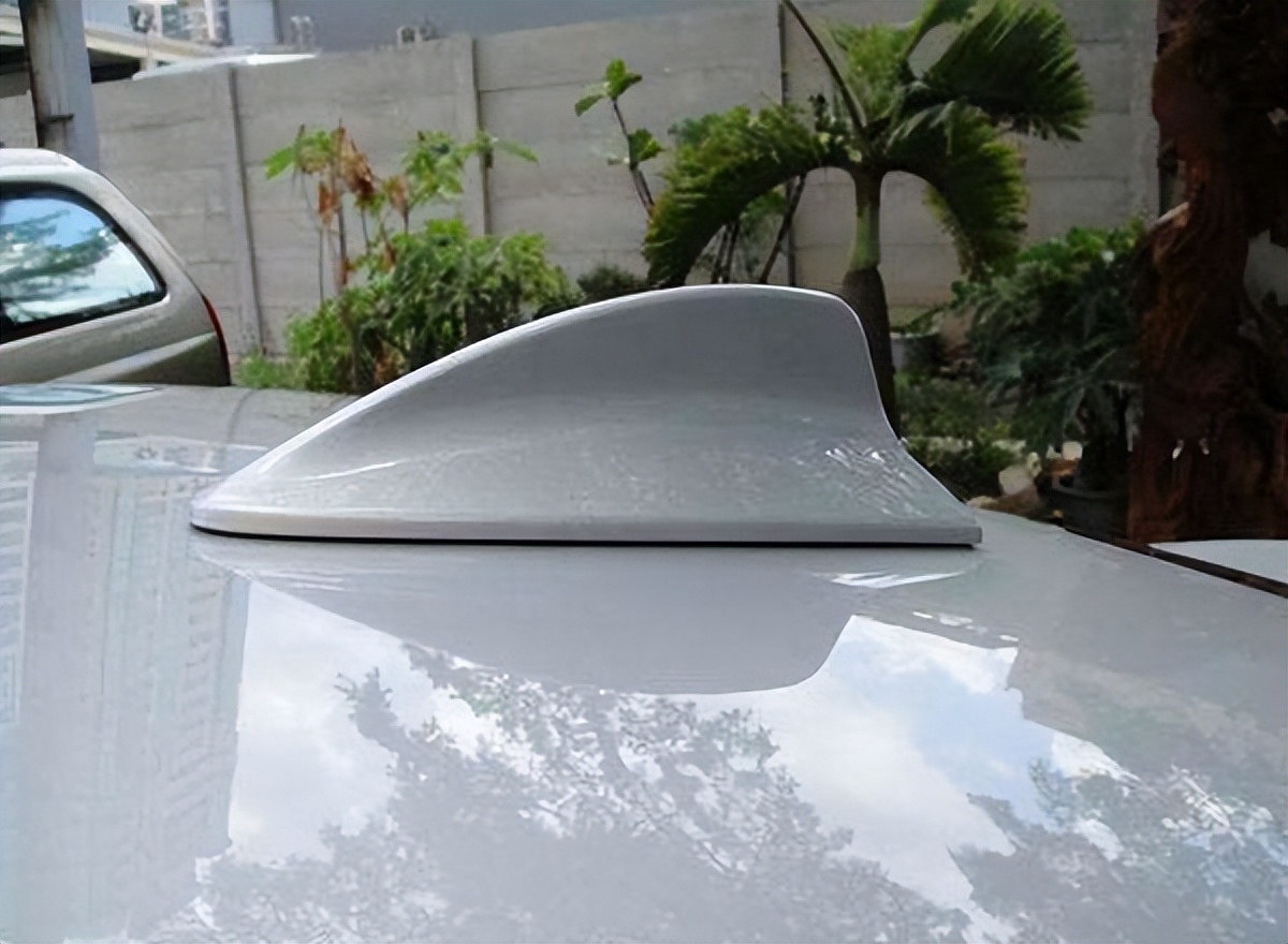 What's the use of the little tail on the roof? Can it be removed? Why ...