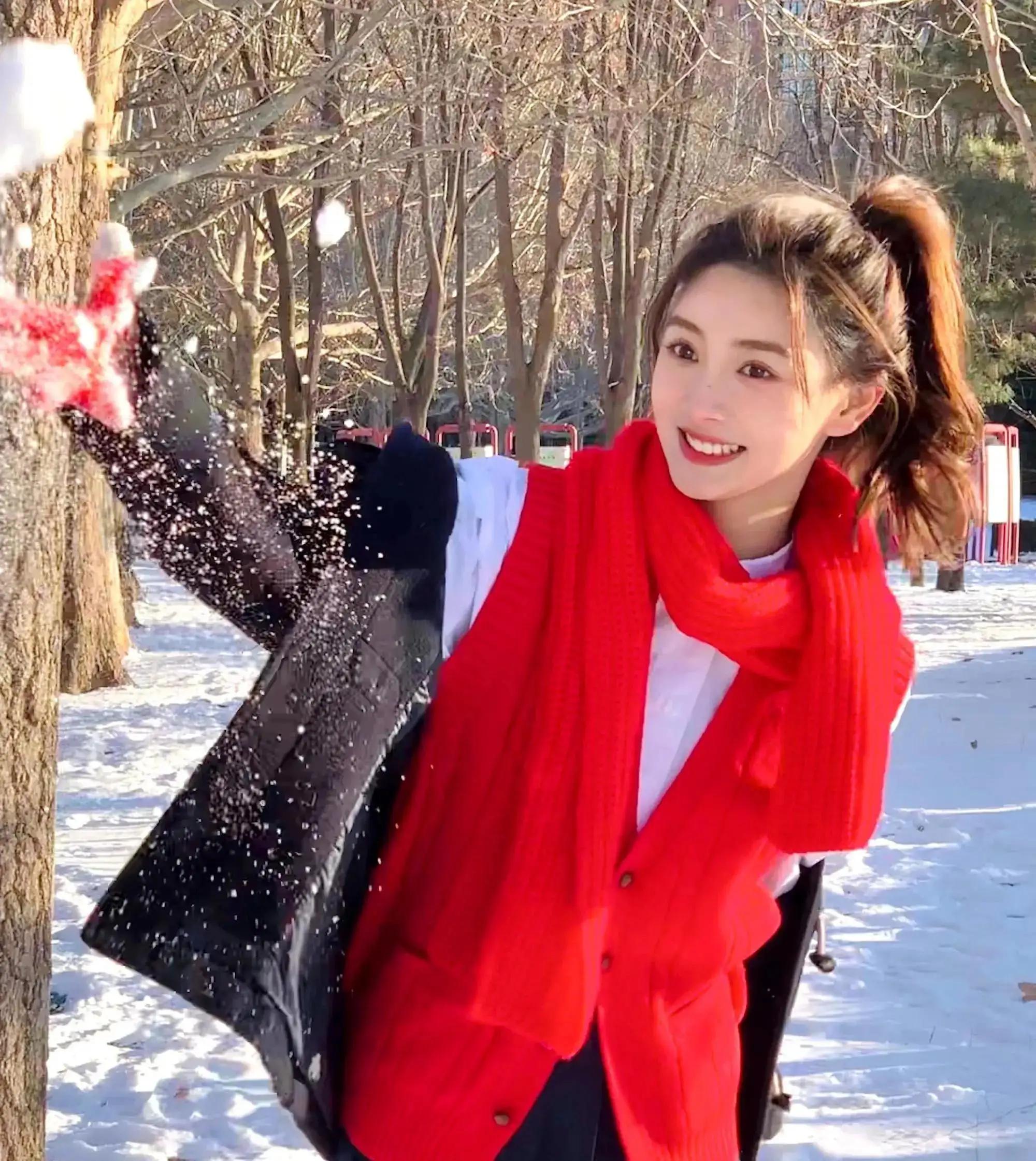 The most beautiful anchor Jin Jiayue - iNEWS