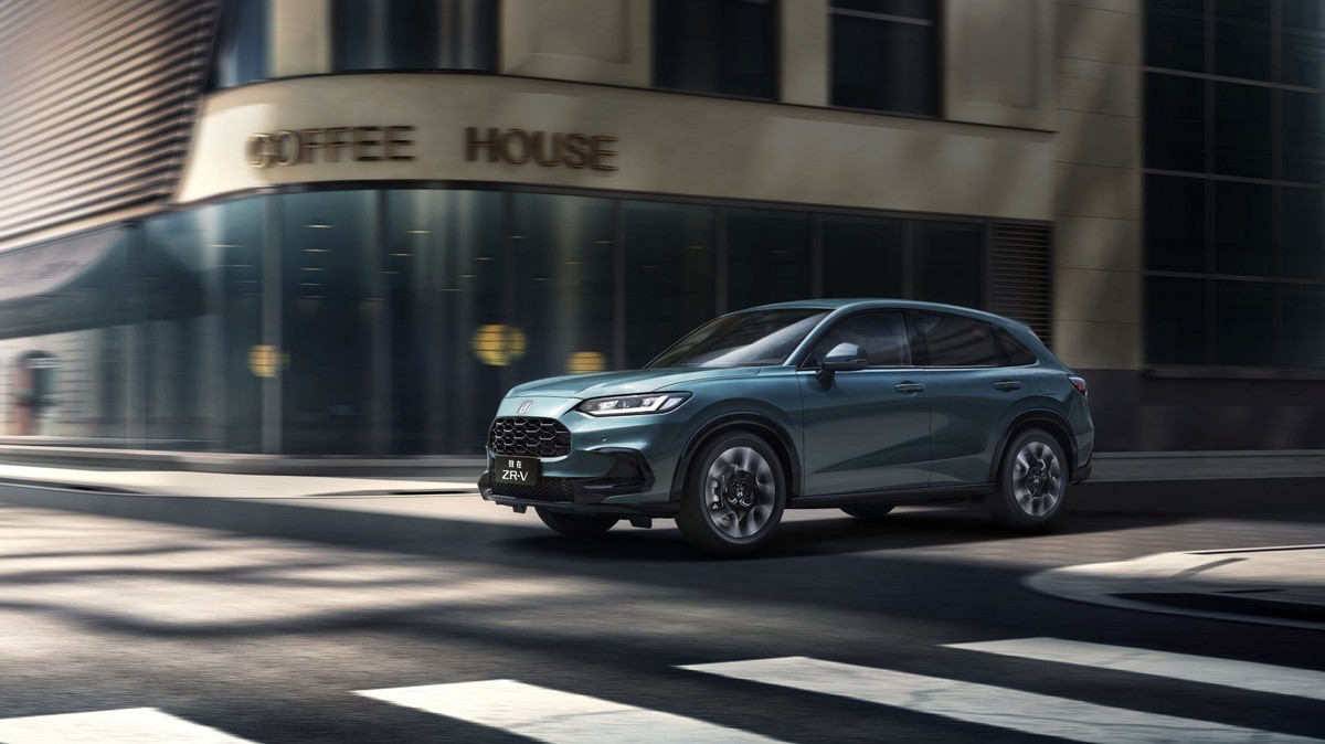 An explosive car that breaks the boundaries of the senses, the first ...