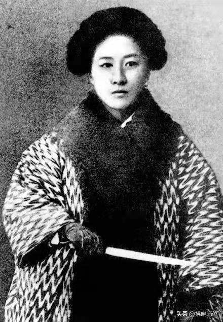 Essayist Yang Wenyu from the 21st Army - iNEWS