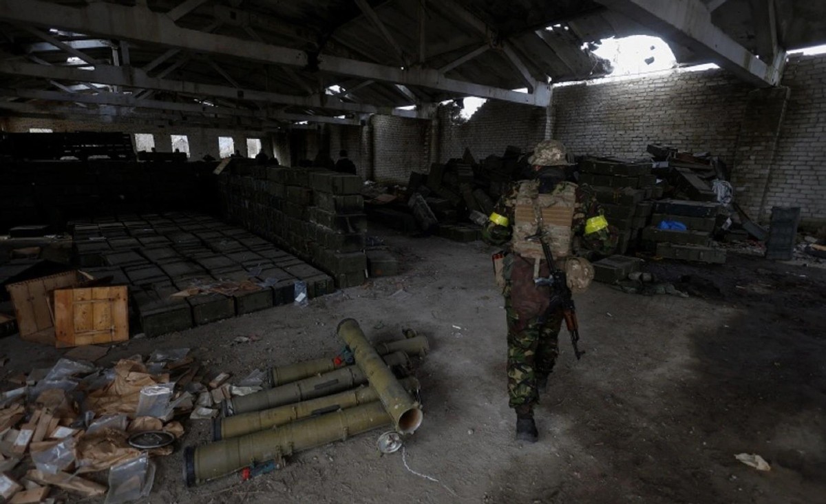 The Russian army who hastily left Kherson and swam across the river ...