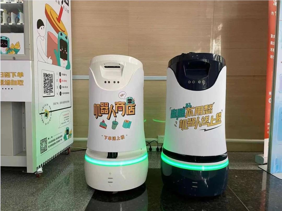 The delivery person in the hotel - Master Panda's errand robot - iNEWS