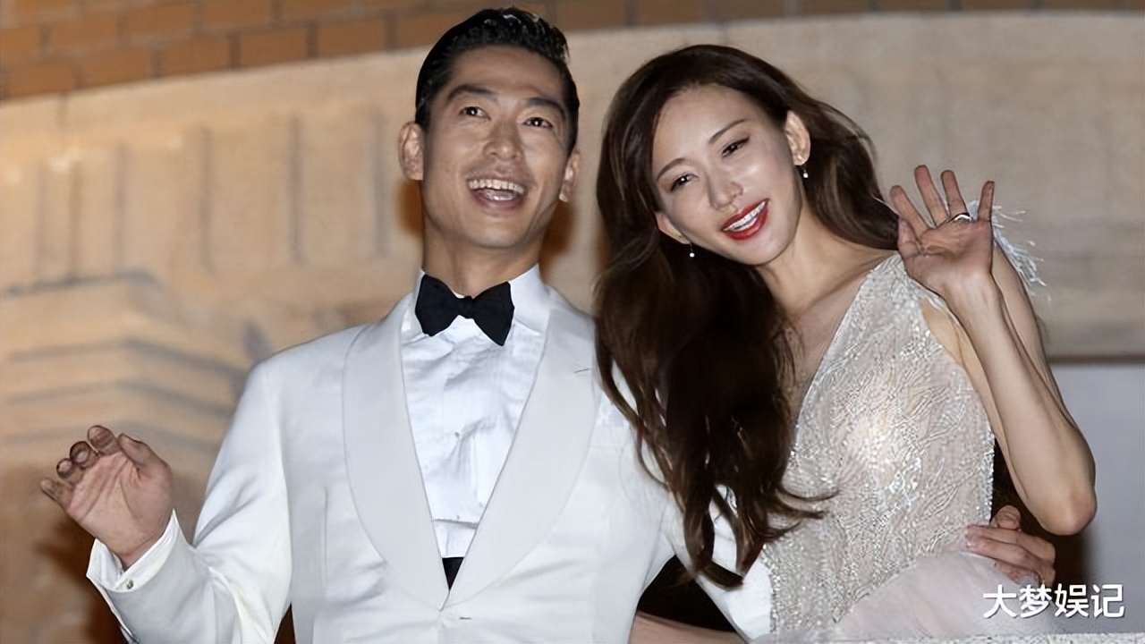 Lin Chiling posted "Handwritten Spring Festival couplets" to show her ...