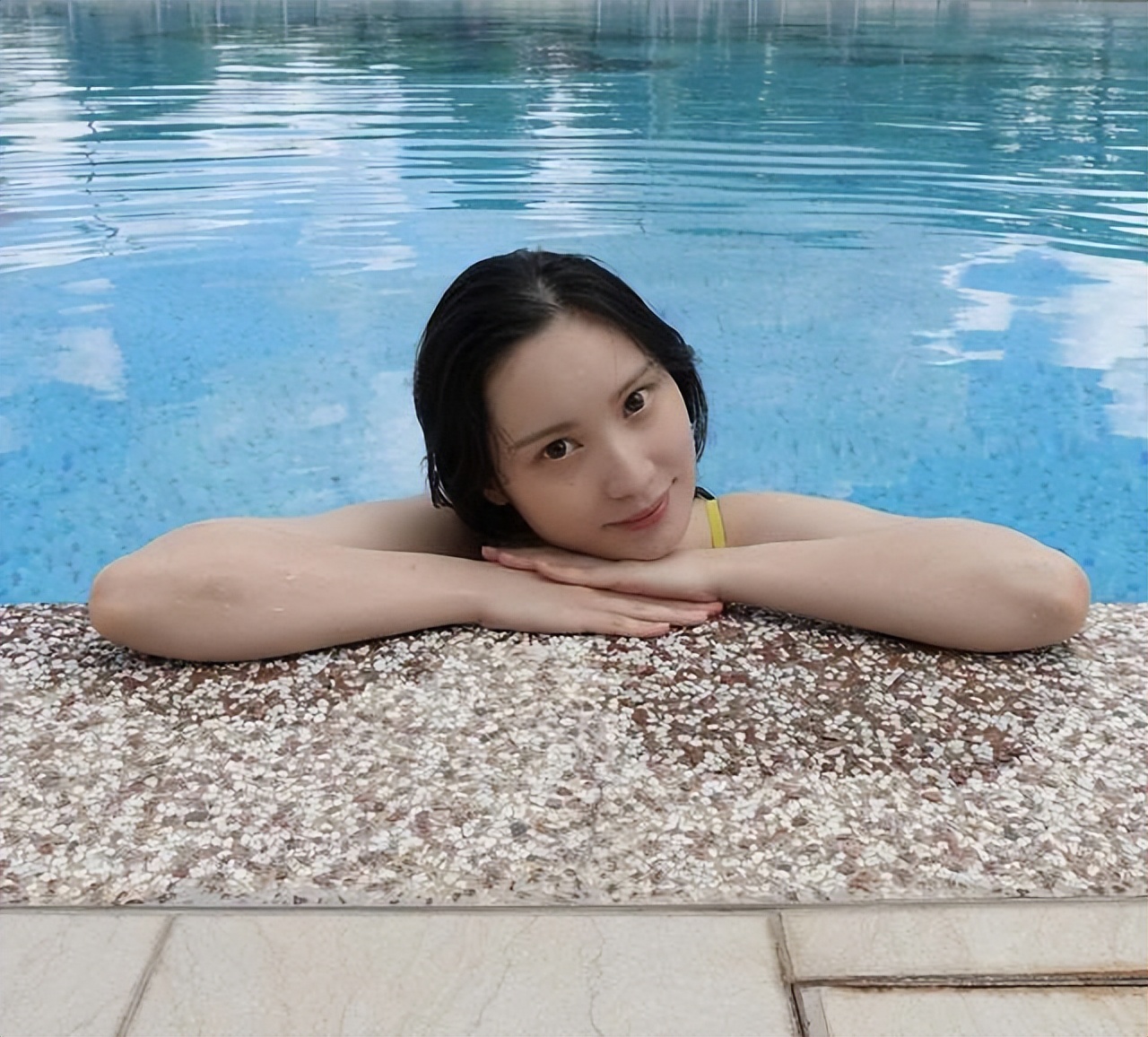Hong Kong actor Shi Xiu's daughter-in-law Lin Youwei took a swimsuit photo for half a year of ...