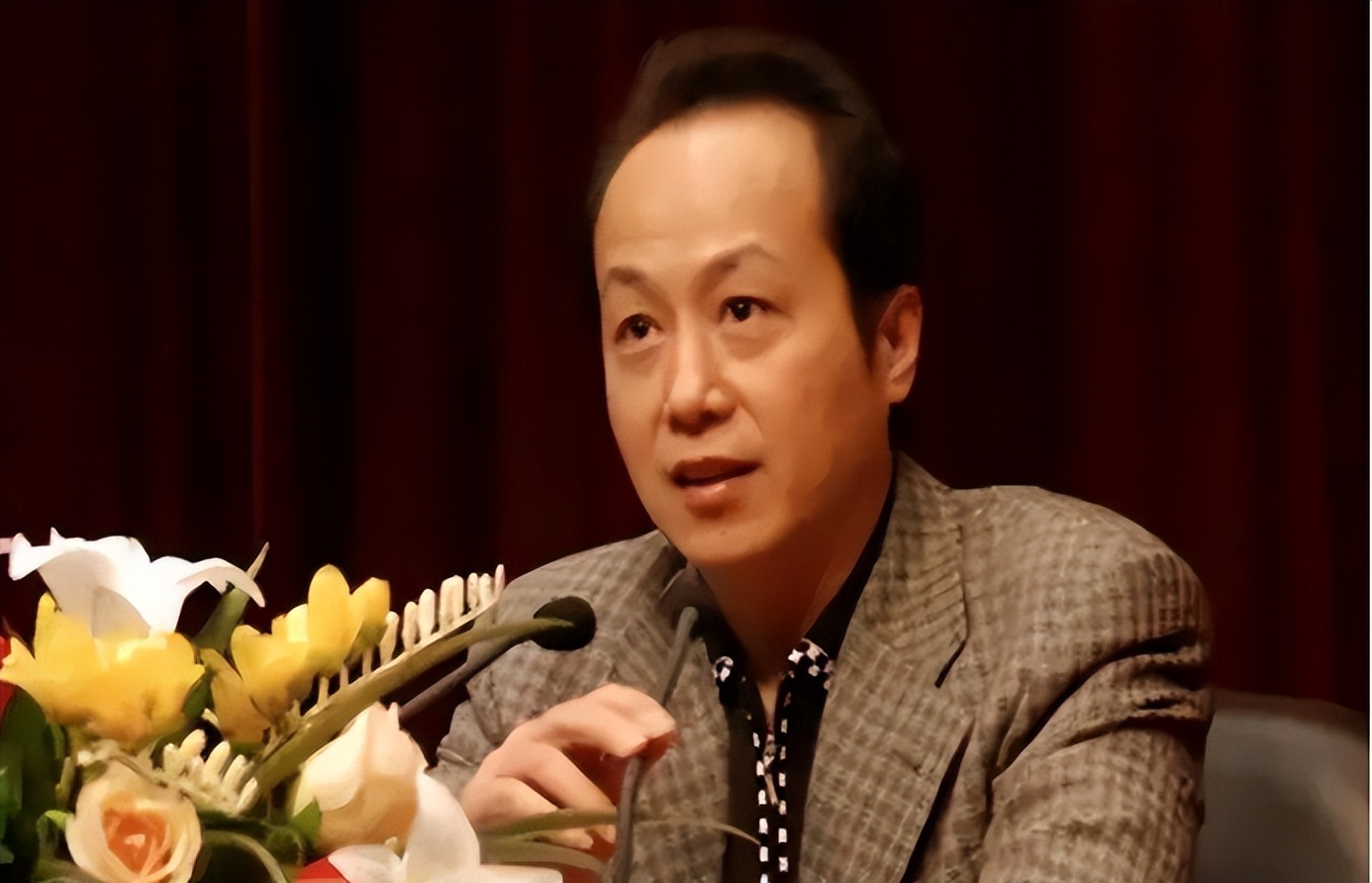 Luo Jing died 13 years ago. His wife, who had fainted from crying ...