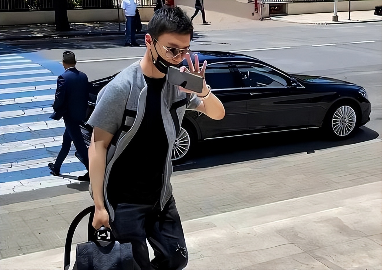 Chinese boss ceiling! Zhang Kangyang has made a fortune and is about to ...