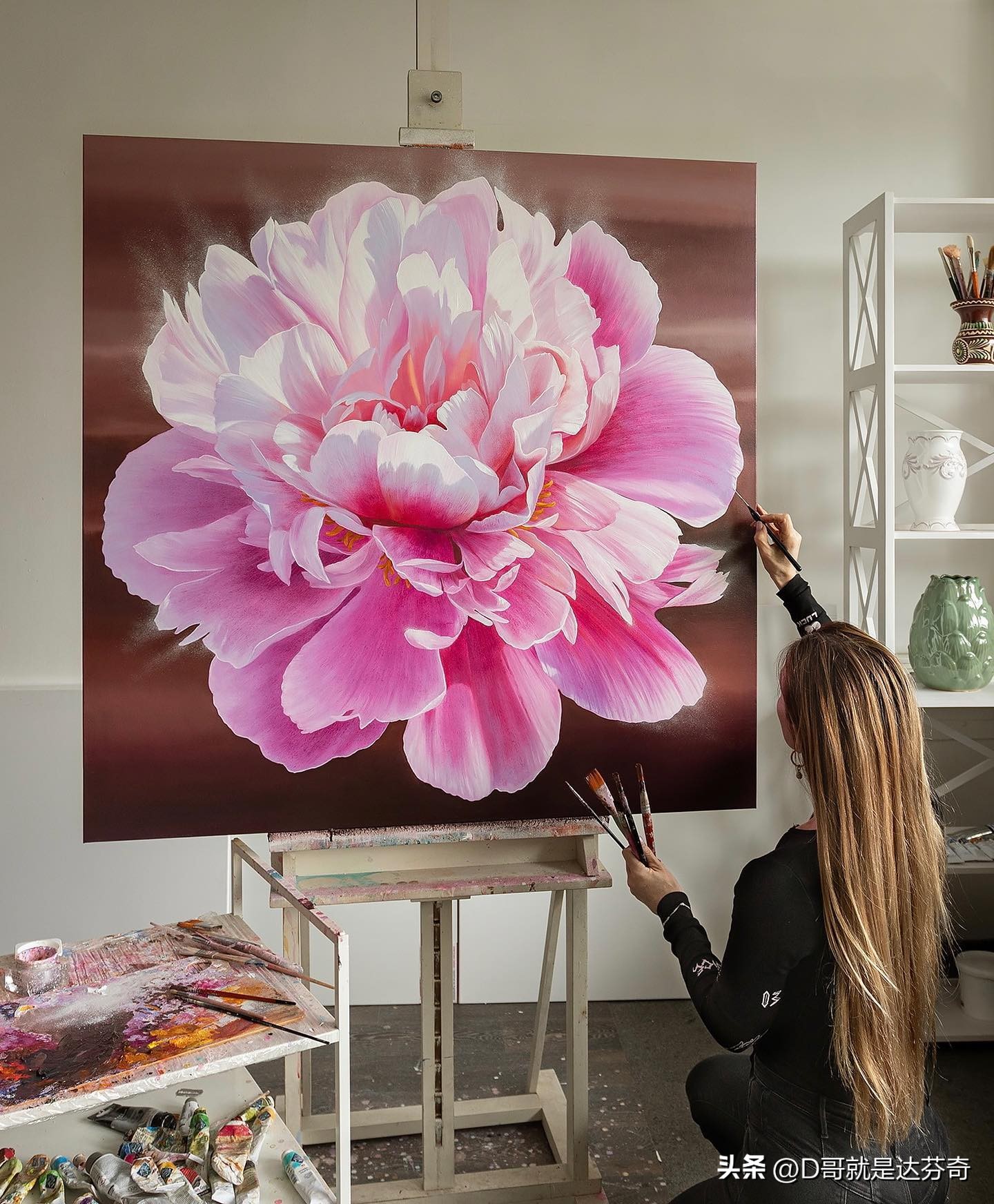 At the age of 46, she only loves "flowers" and draws "flowers", she is ...