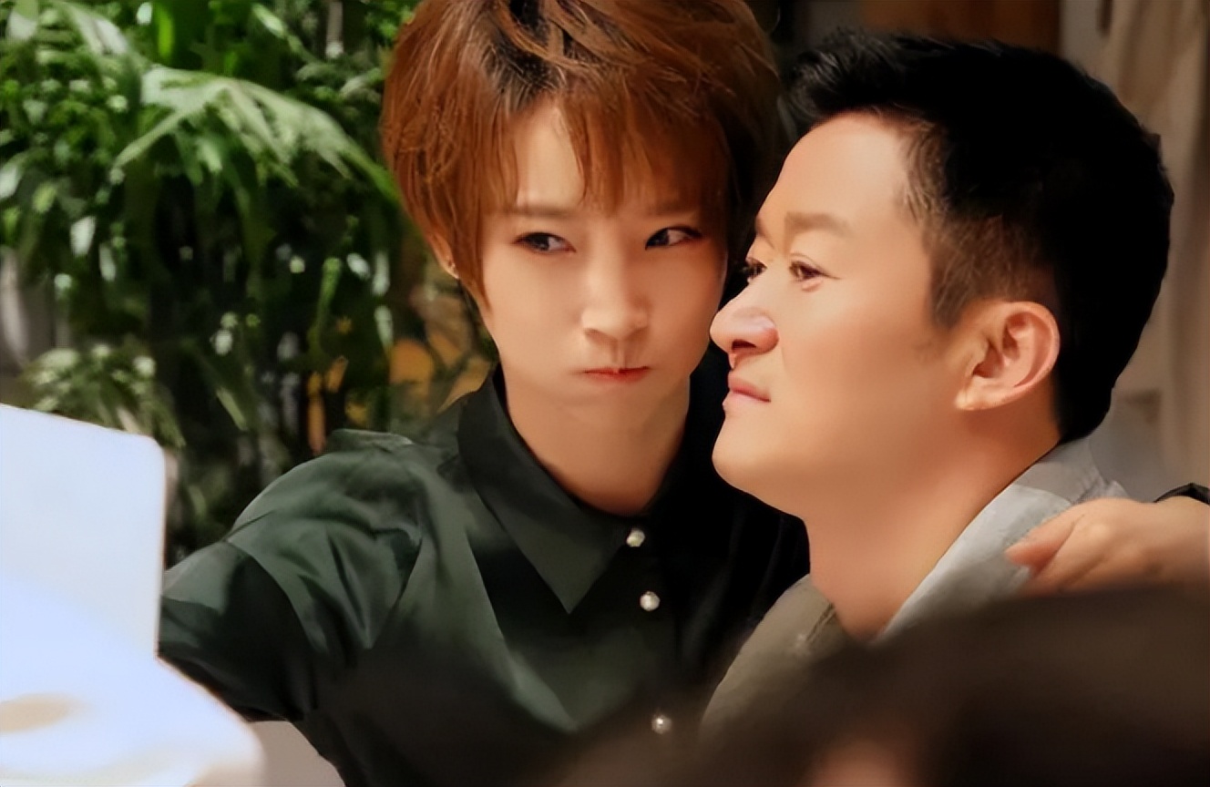 Xie Nan posted a dynamic support for Wang Yibo, and Dapeng responded ...