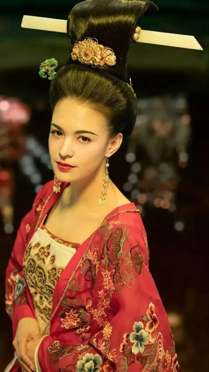 Zhang Rongrong is the best candidate for the super popular heroine Wang ...