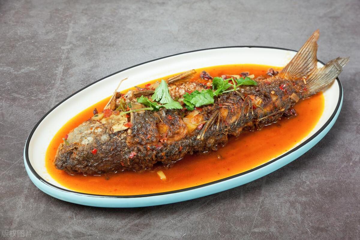 Teach you the home-cooked method of braised fish, simple and delicious ...