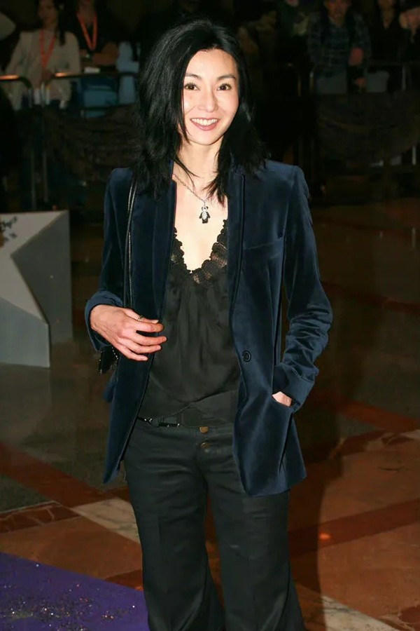 Maggie Cheung is stunningly beautiful!The red carpet photo released 16 ...