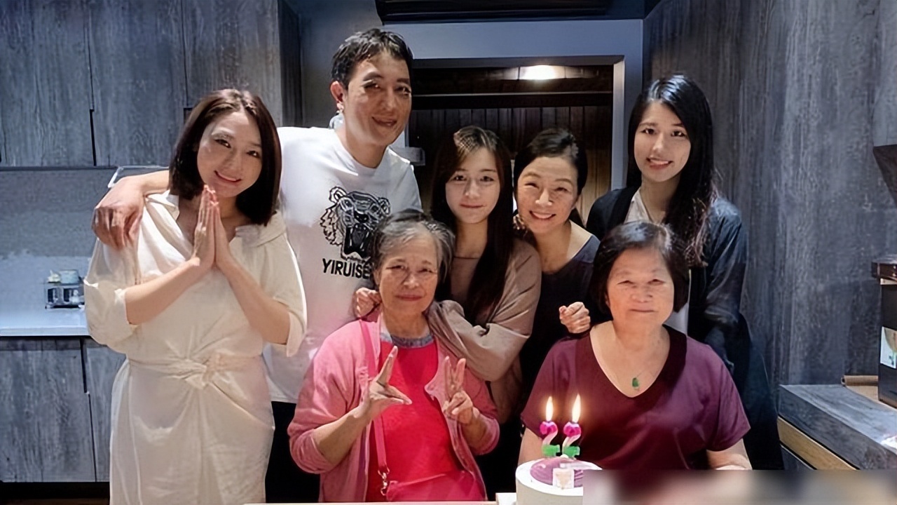 Fang Wenlin, she is still beautiful after years of retirement, she does ...