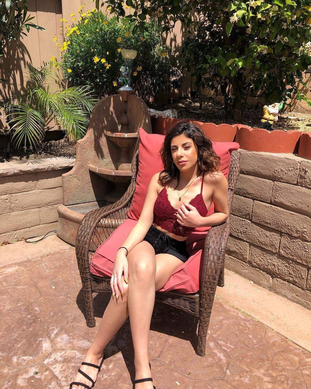 Jessica Avadis: Famous for sharing model photos on Instagram - iNEWS