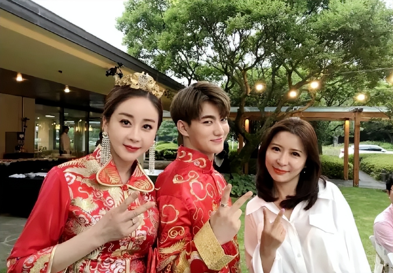 Xian Suyuan brought her 18-year-old husband to live broadcast, her ...