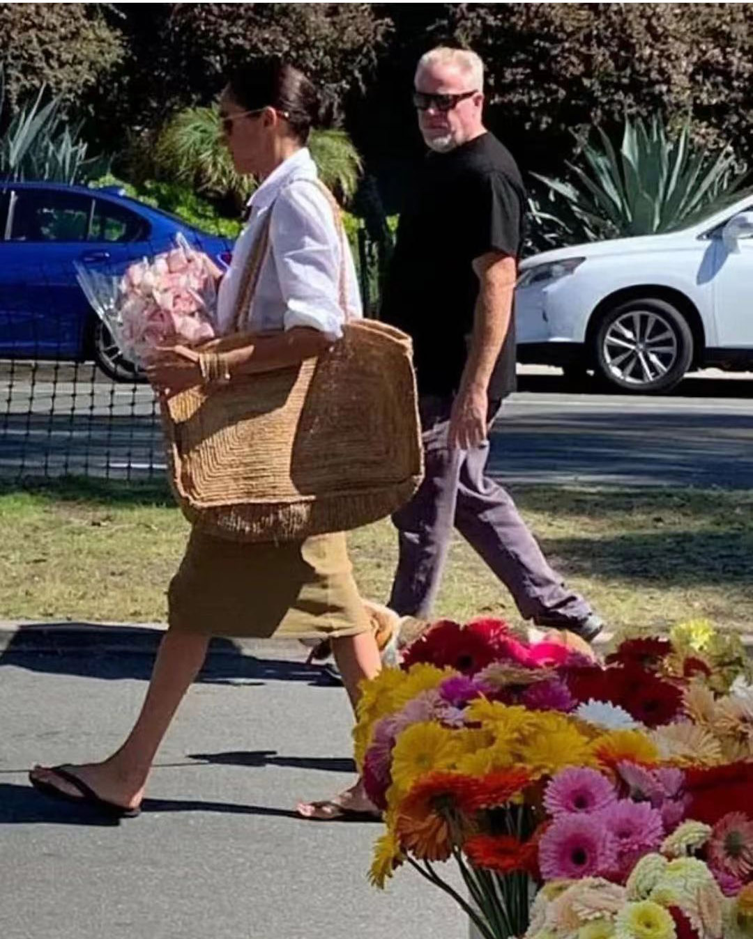 Megan's going to the market is also so exquisite! Flip-flops Cartier ...