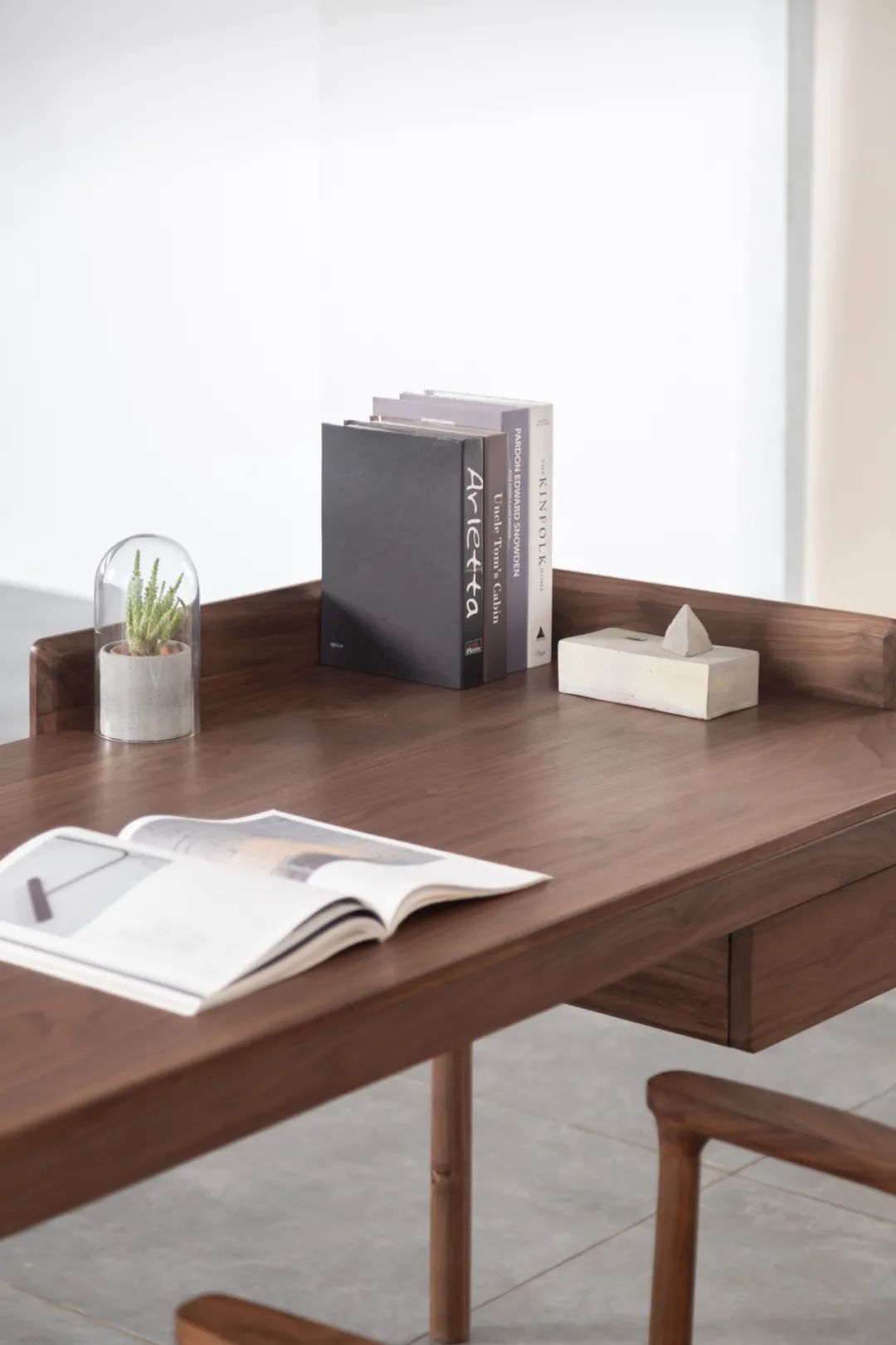 father's desk - iNEWS