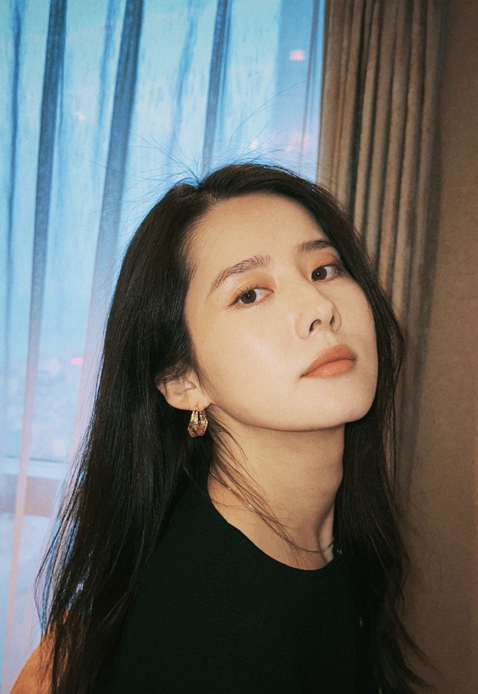 Actress Jing Ruyang is plainly dressed, looks like Liu Yifei, beautiful and pure - iMedia