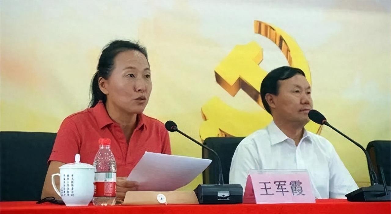 Current situation of Oriental Sacred Deer Wang Junxia: After three marriages, she finally found ...