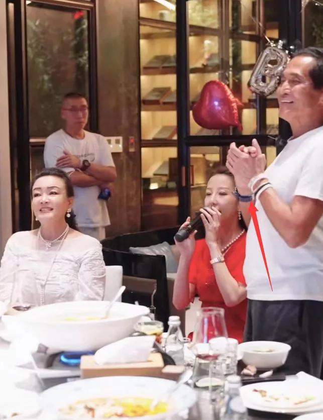 Qi Qin brought his 24-year-old wife and Zhang Lanqing, their age difference became the light of ...