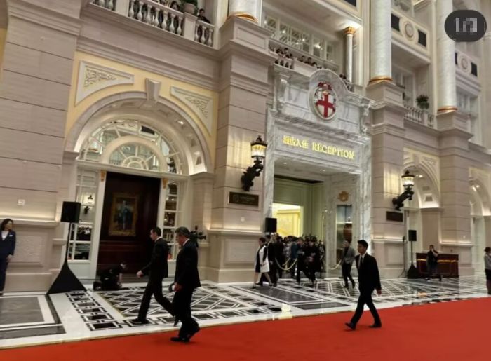 I ran into Sitai Liang Aiqi in Macau, and the second son He Youheng was ...