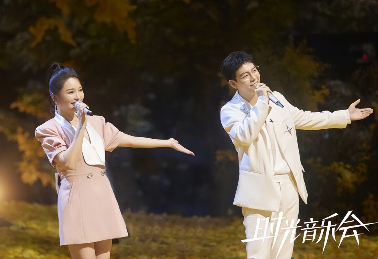 Time Concert: Zhou Shen sang Sun Yue's famous song [Happy Chinese Year ...