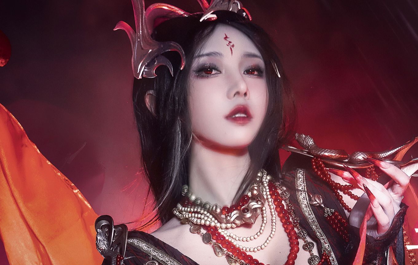 It is also a "big" hard work, why this female cosplayer queued up for 3 hours at the cp29 booth ...