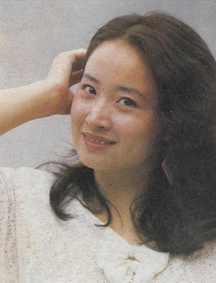 "Hong Kong's No. 1 Mistress" was fascinated by Zhang Yimou and was beaten by the wealthy wife ...