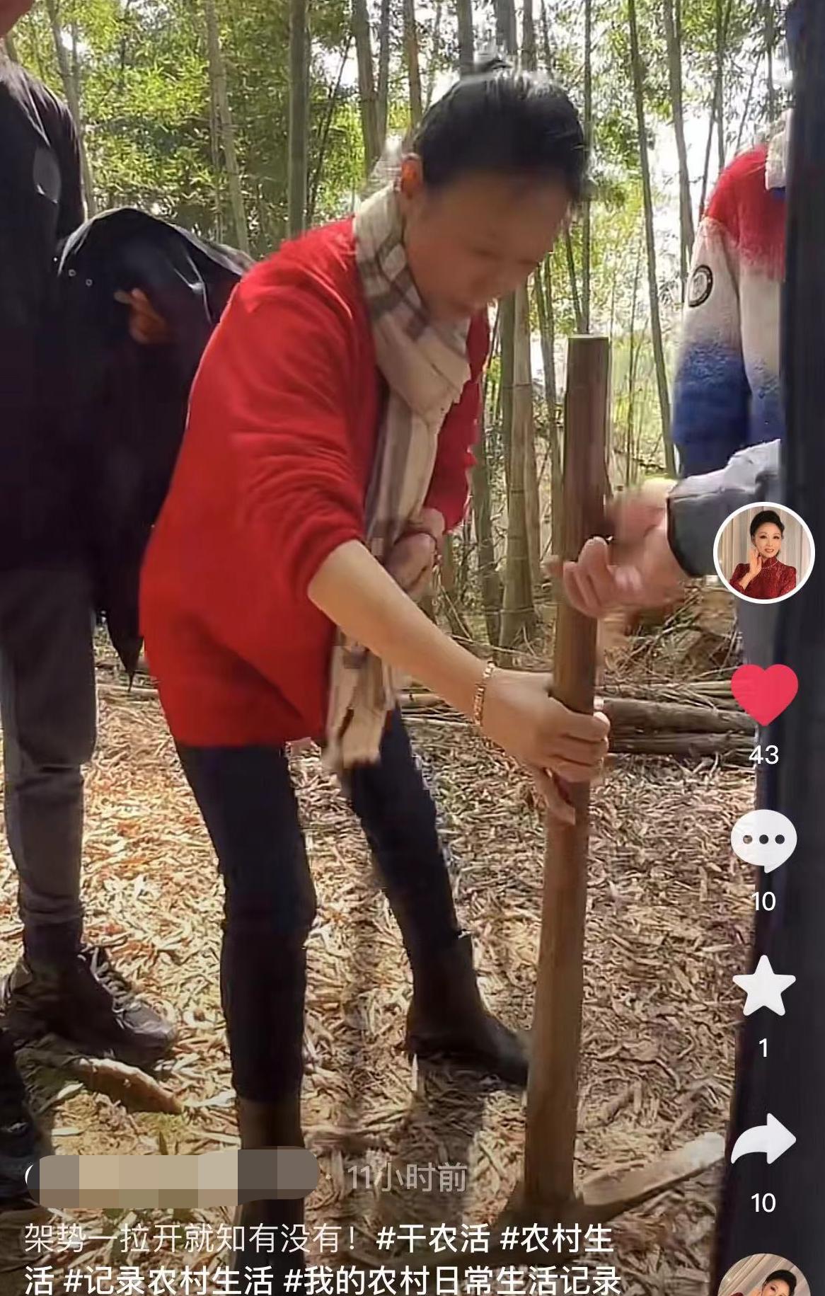 61-year-old Wu Qiong is too old to be recognized. She does farm work like a village woman, her ...