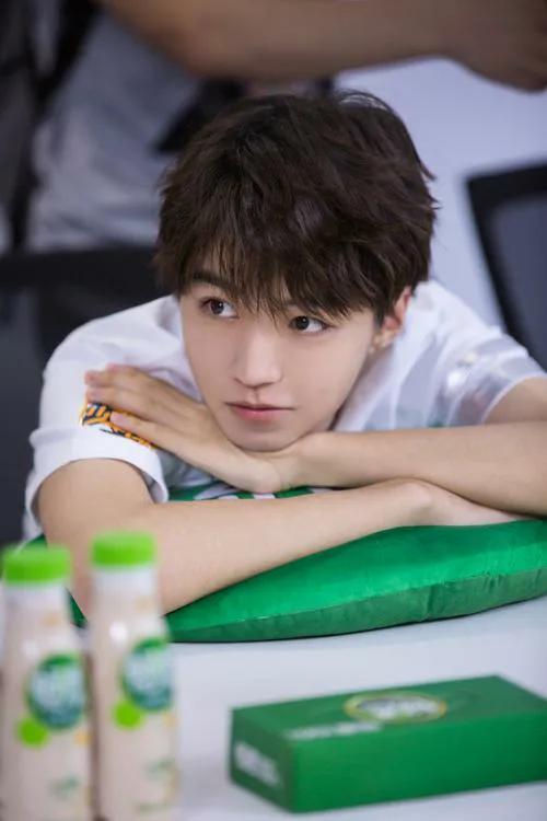 Karry Wang's secret girlfriend in Shanghai? Amateur Wang Jiahao published an article, proving ...