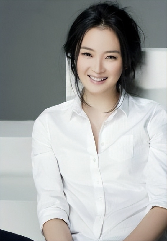 "Qing Gege" Wang Yan went to the garden with depressed eyes, her thin ...