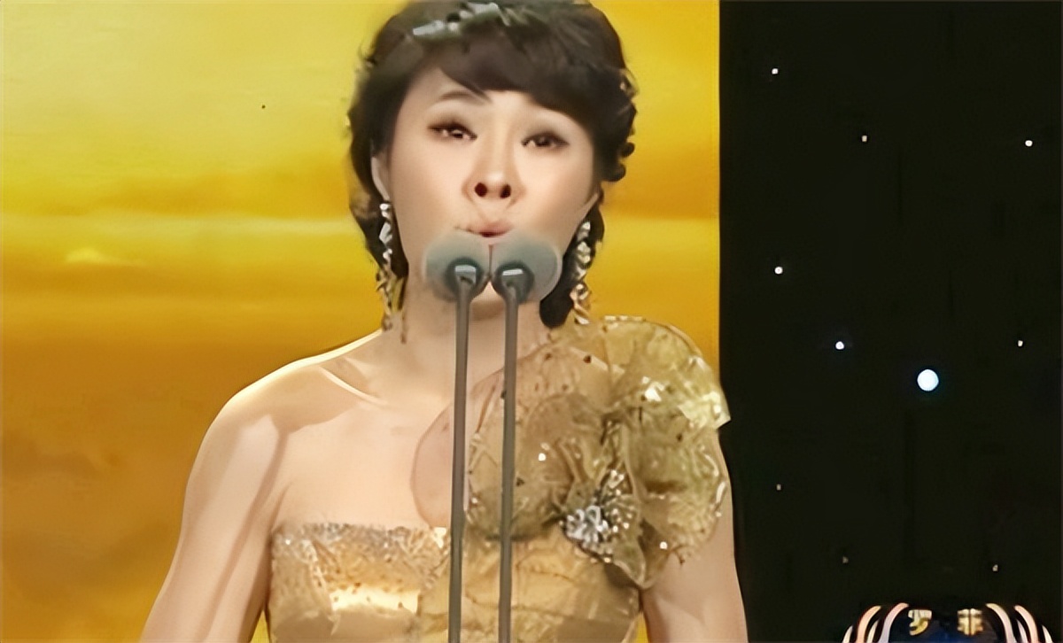 Documentary: The soprano of the art troupe appeared on the CCTV stage ...