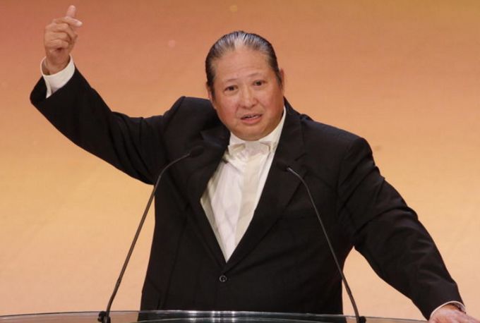 National martial arts athlete, Sammo Hung admires the three-pointer ...