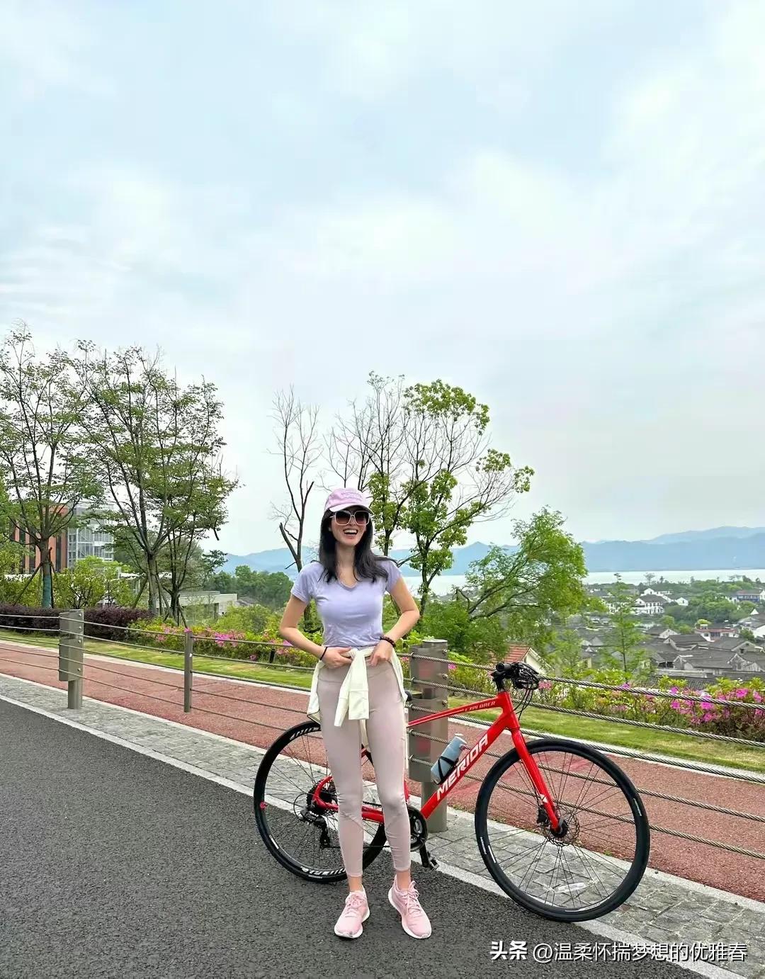 Encountered by chance, Yang Caiyu's riding photo, pear vortex beauty ...