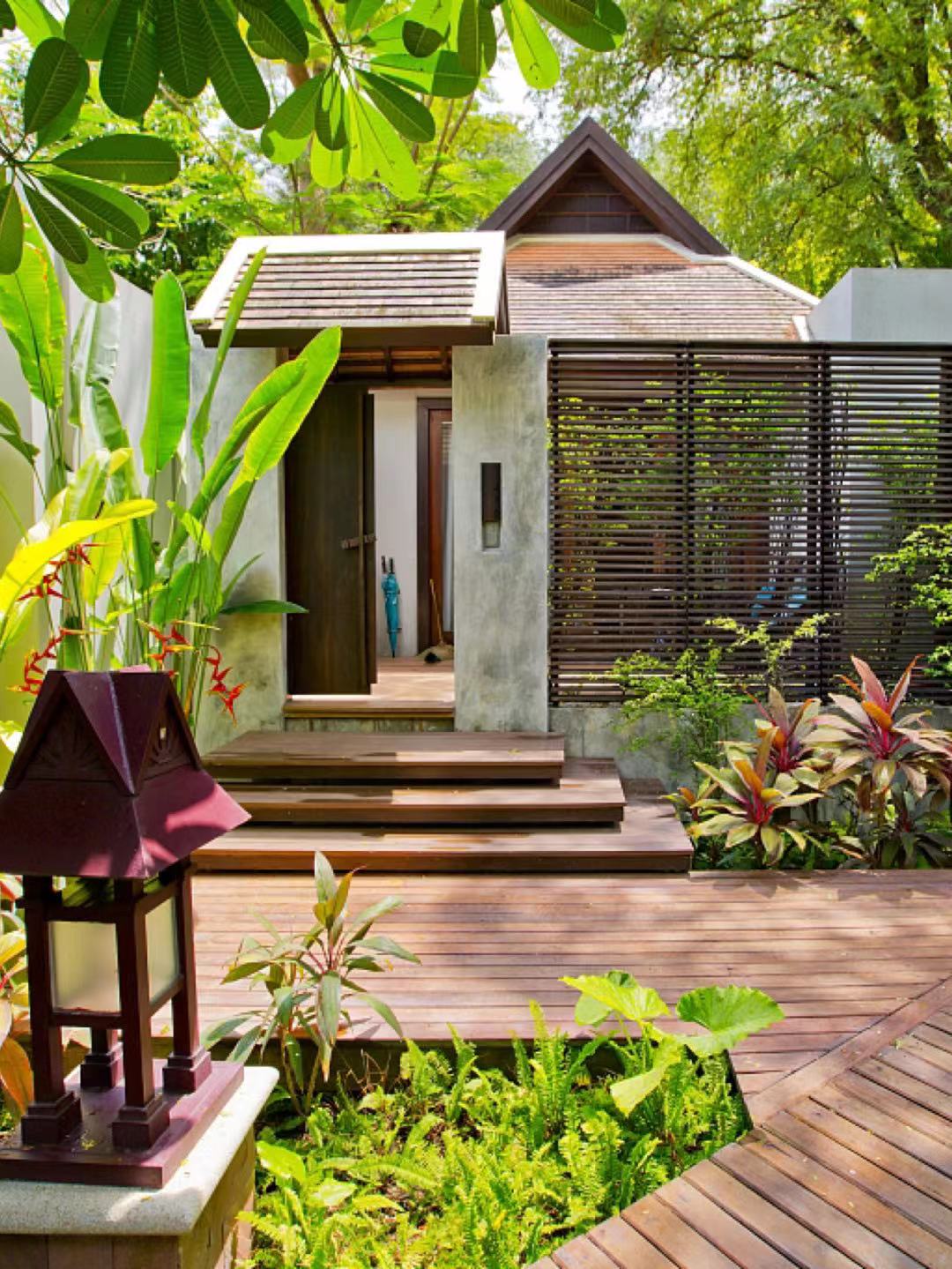 Southeast Asian style courtyard | resort style of sun pool palm - iNEWS