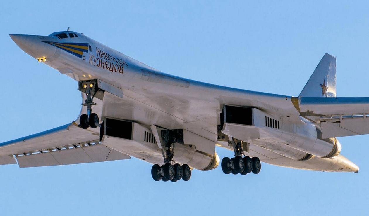 CL-1201 flying aircraft carrier: the craziest design of the 20th ...